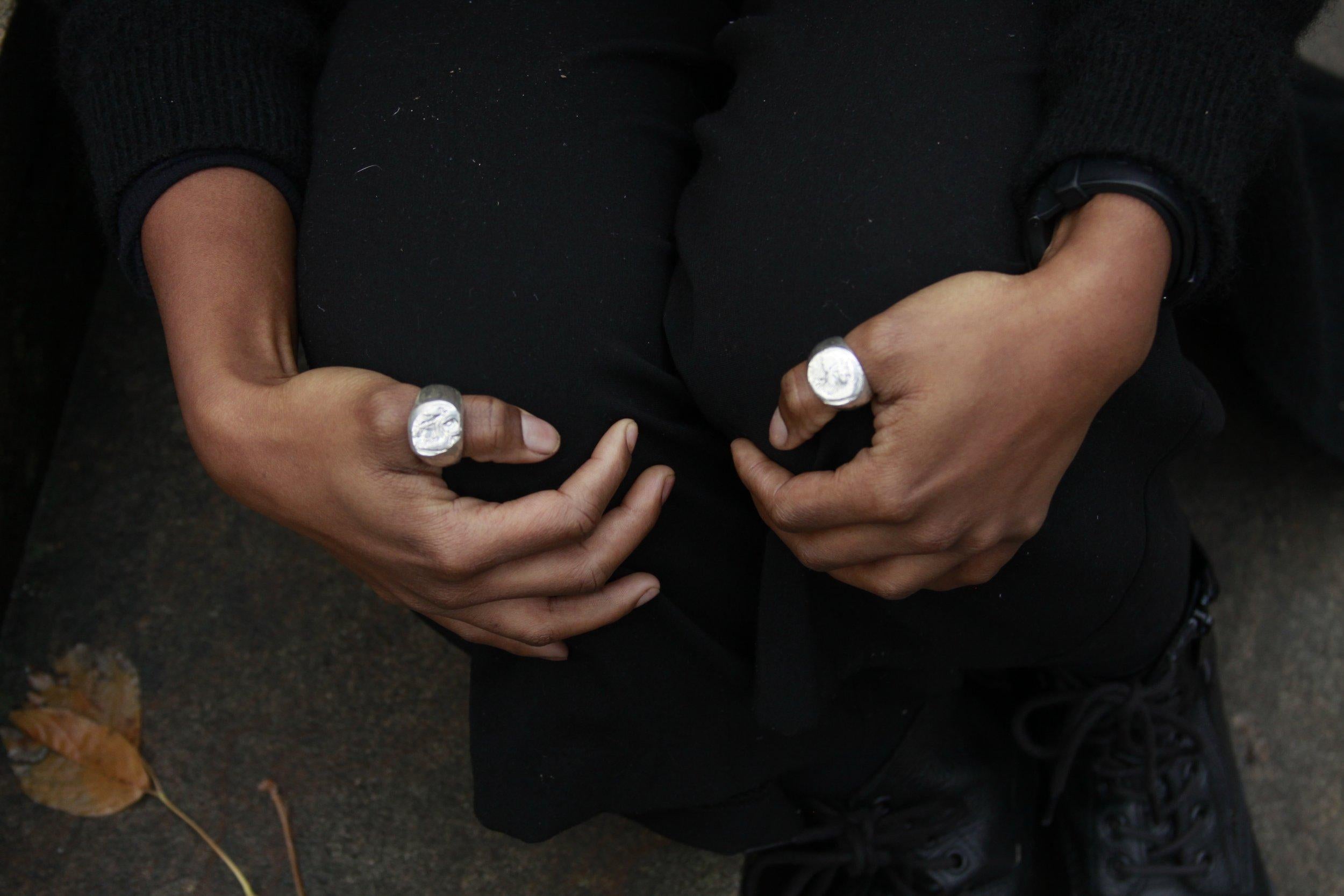 Simple Apparition Signet – Monastery